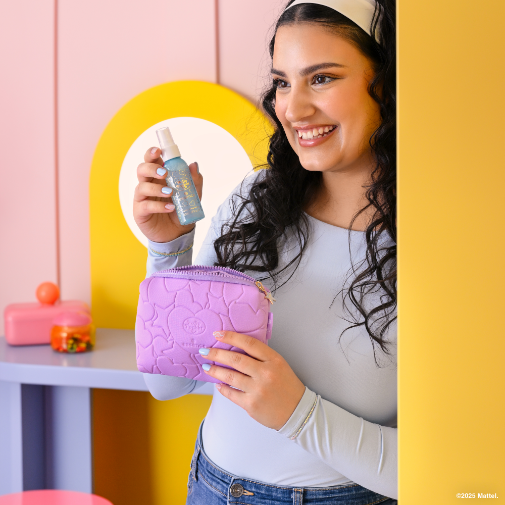 Polly Pocket™ X essence hydro fixing spray – essence makeup